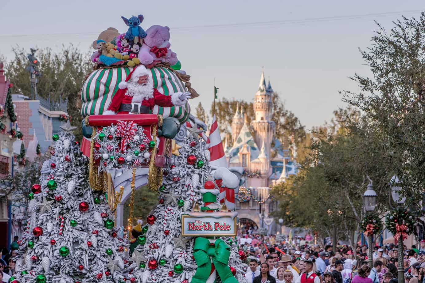 Christmas Snow at Disneyland Resort! - The Happiest Blog on Earth
