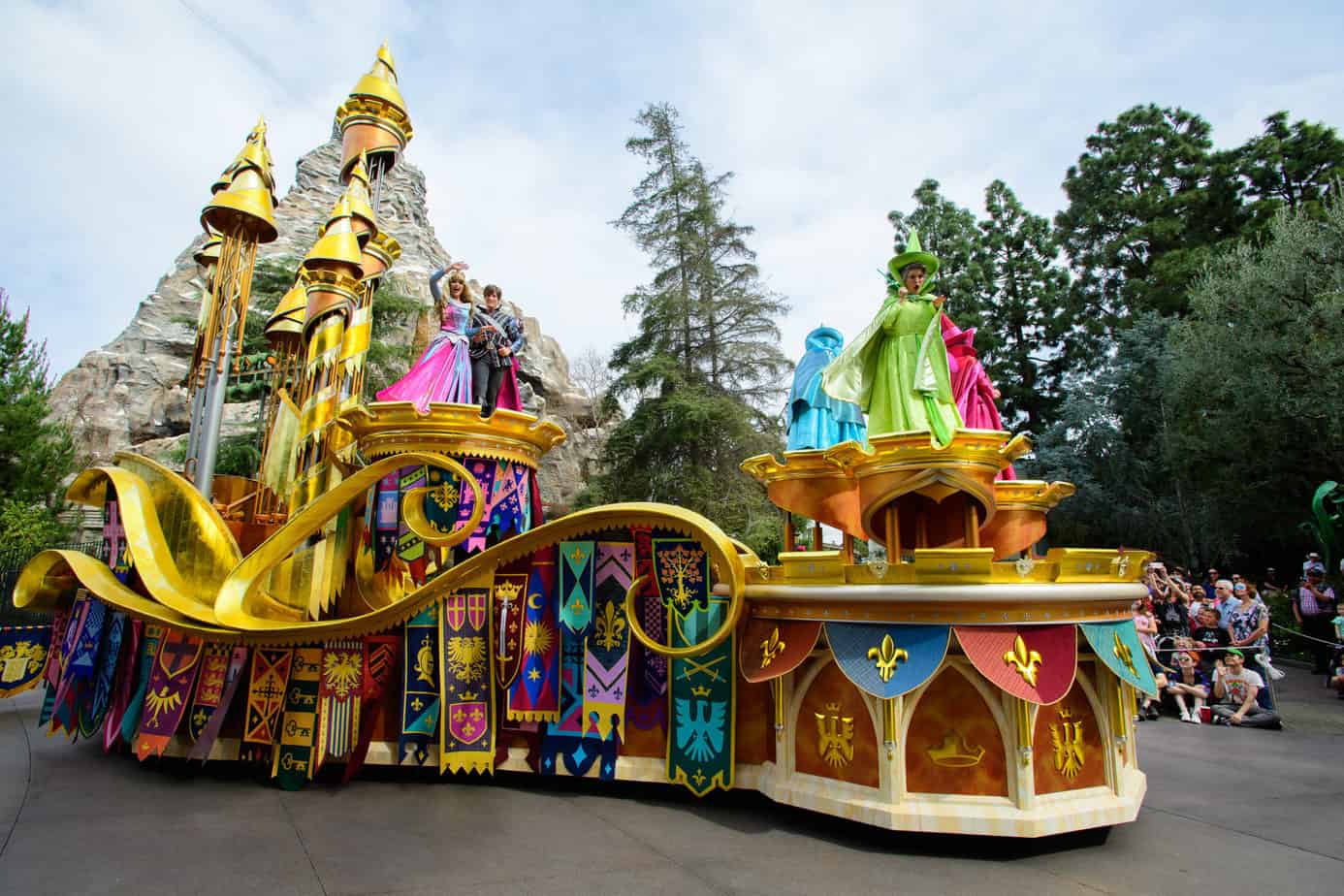 Disneyland Parades Seating Guide | The Happiest Blog on Earth