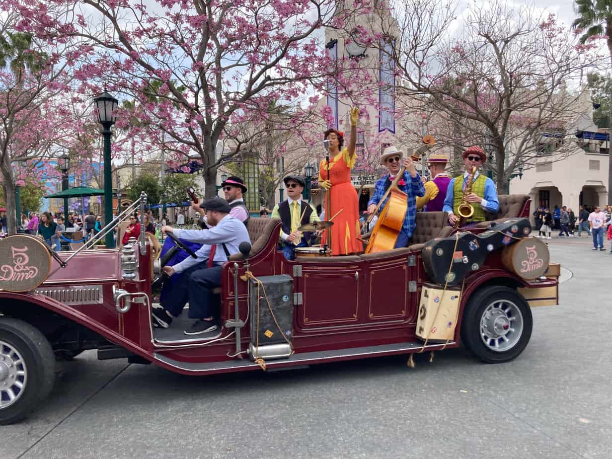 Best Live Disneyland Shows To See Today!