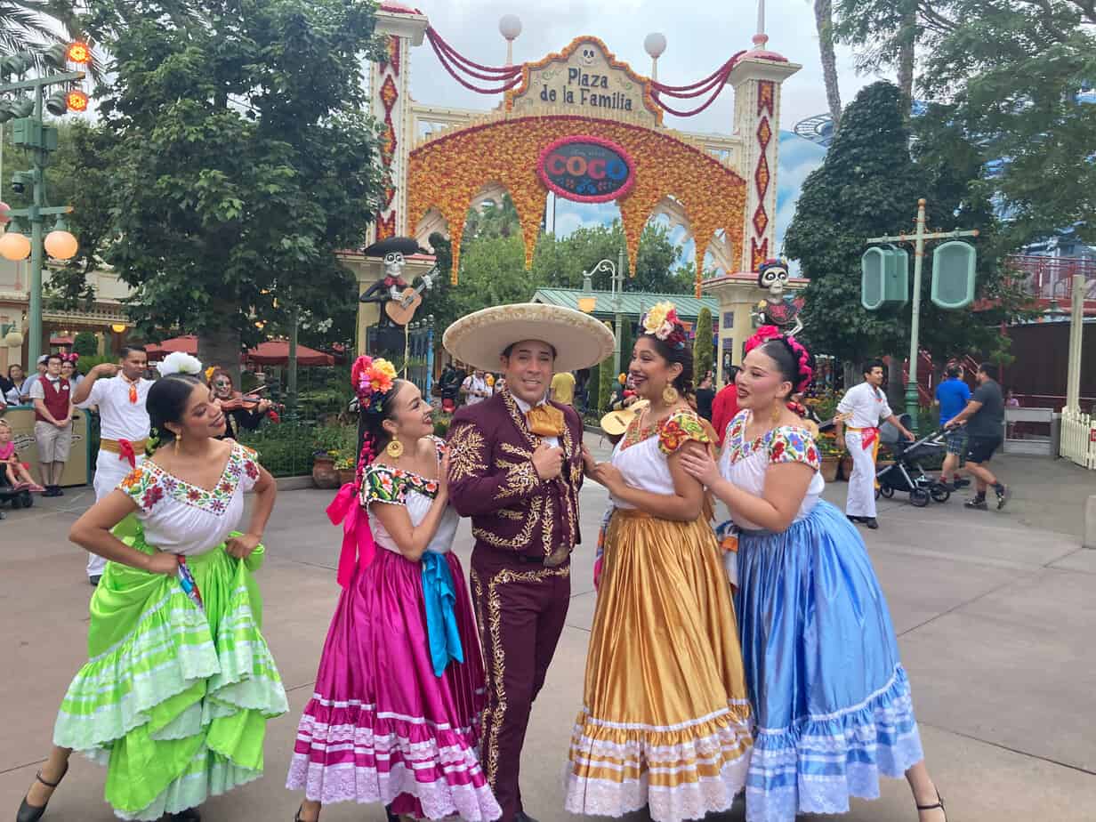 Best Live Disneyland Shows To See Today!